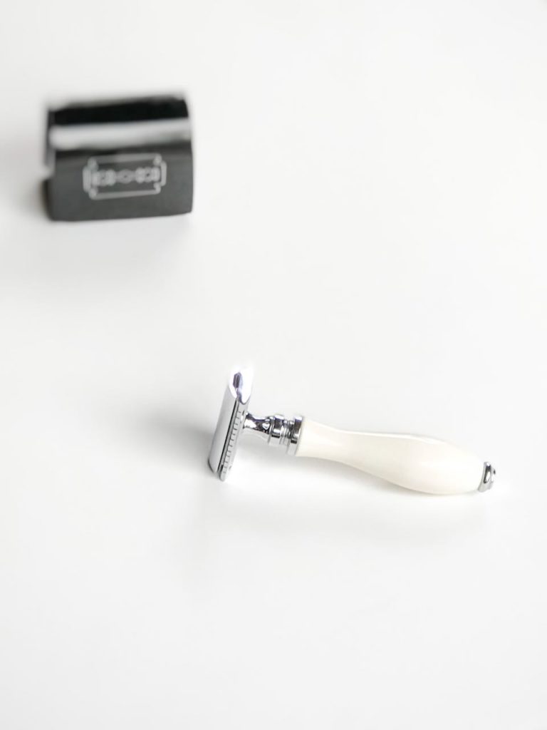 How to Use and Maintain Your Safety Razor // Zero Waste Shaving